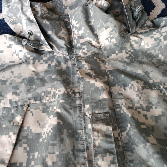 U.S. Army | Jackets & Coats | Digital Camo Military Rain Jacket Medium ...